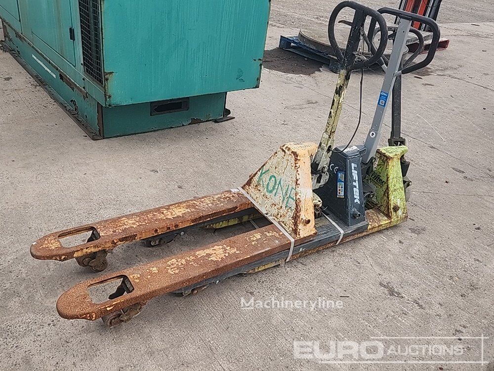 Prodaje se Pallet Truck (3 of) kašiku za prednje utovarivač na aukciji