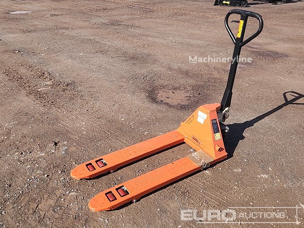 Prodaje se 3 Ton Manual Pallet Truck kašiku za prednje utovarivač na aukciji