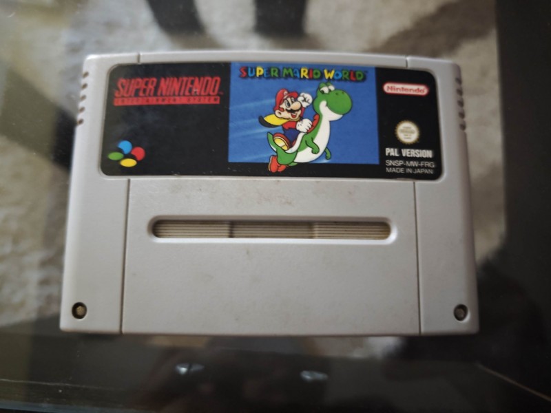 Super Mario World - Super Nintendo