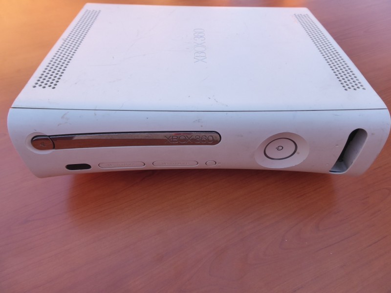 XBOX 360 konzola