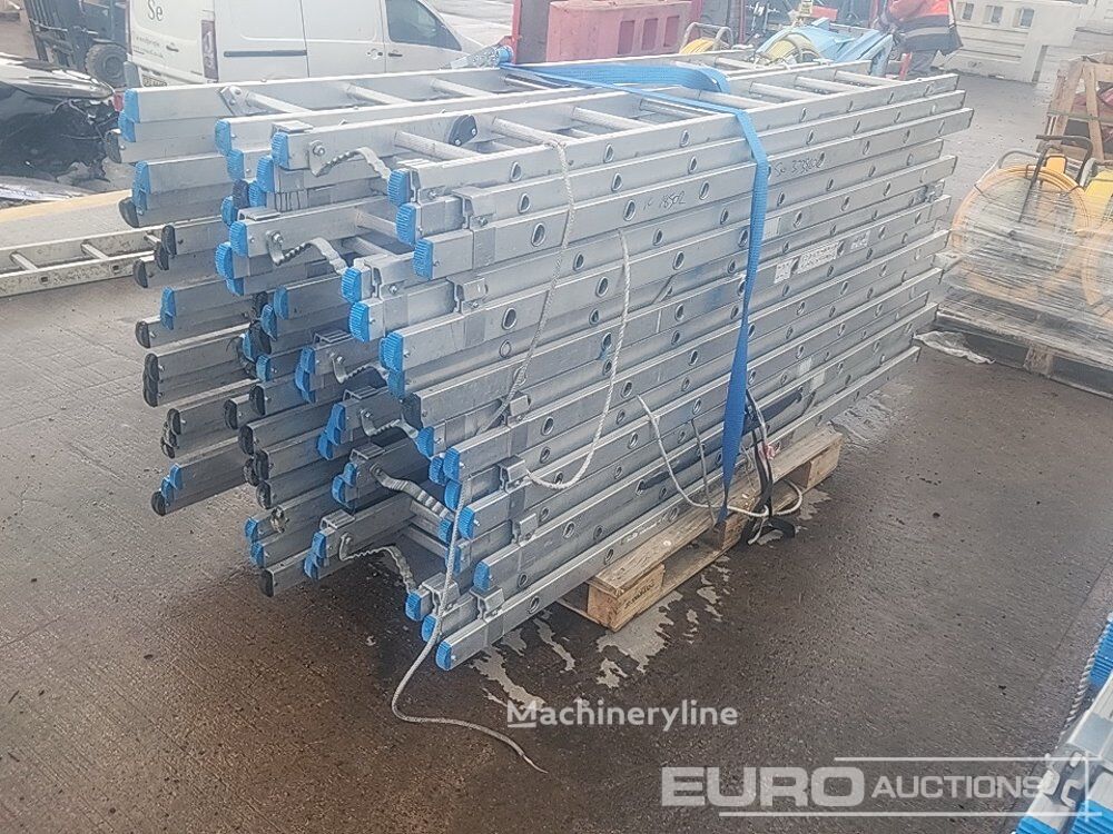 Prodaje se 2.5m - 5.8m 3 Stage Aluminium Ladder (14 of) skladišnu merdevinu na aukciji