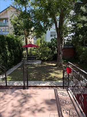 Odmah useljivo - Bašta - Parking