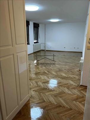 Komforan dvosoban stan na odličnoj lokaciji ID#703