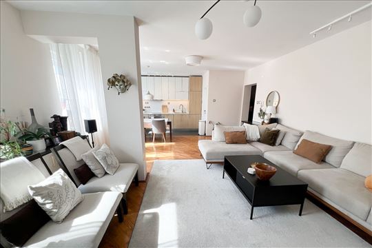 Dvoetažni četvorosoban stan 102 m² - Cara Dušana