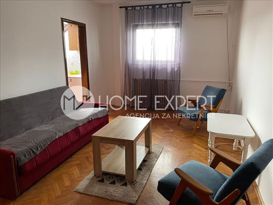 Garsonjera 26m2 u centru Novog Sada može na kredit