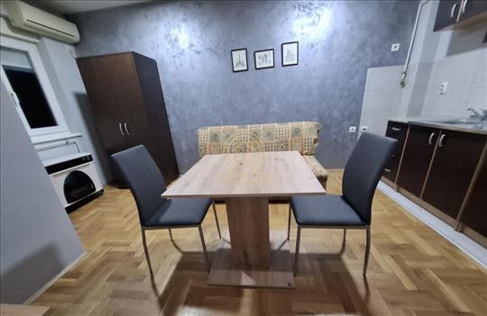 Garsonjera u centru Kragujevca, 30 m², gas