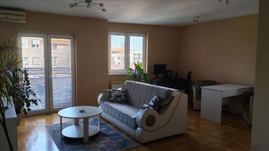 Opremljen stan 71m2 u blizini Klinickog centra