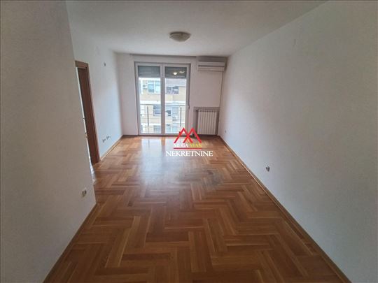 Jednoiposoban nenamešten stan - 42m2 - Socijalno