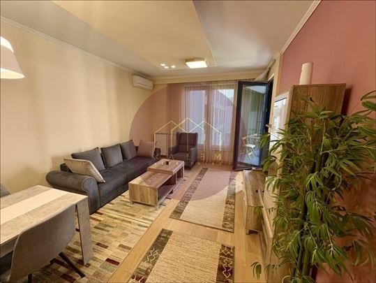 Novi Beograd, Blok 65 - nov stan sa garažnim mesto