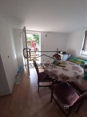 Prodaje se kuća u Sremskoj Kamenici. ID#6989