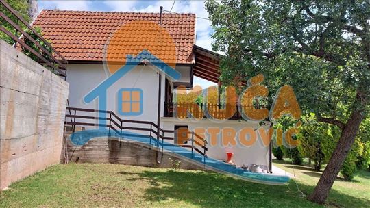 Prelepa kuća u vikend naselju Sićevo, 80m2, 1340m2