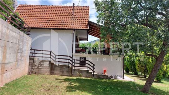 Prelepa kuća u vikend naselju Sićevo, 80m2, 1340m2