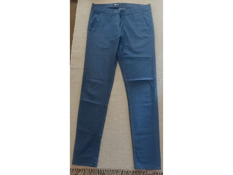 Tamno plave pantalone,keper,vel 31