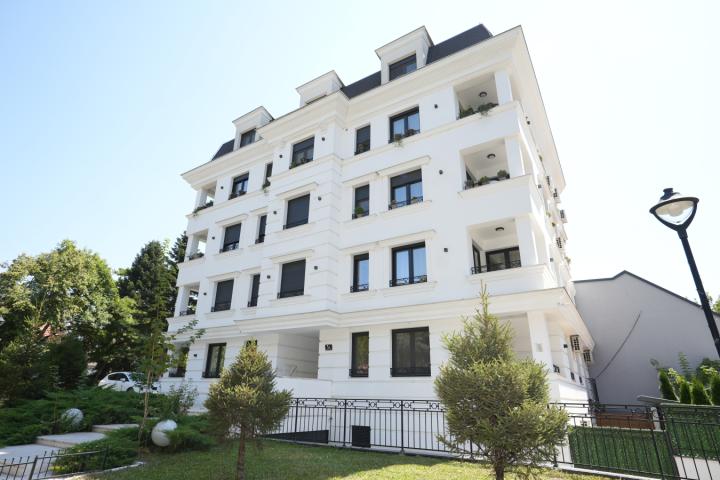 Extra lux opremljen stan sa parkingom