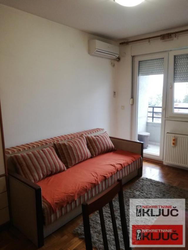 Garsonjera 26 m², Salajka, Novi Sad, 3. sprat