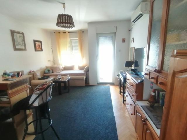 Nameštena veća garsonjera 28m2 - Detelinara