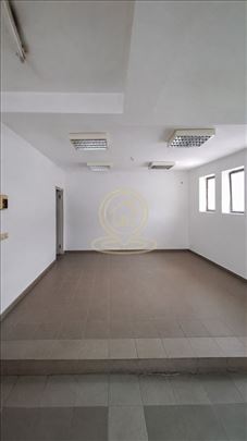 Poslovni prostor 90 m², Centar, Kragujevac, prizem