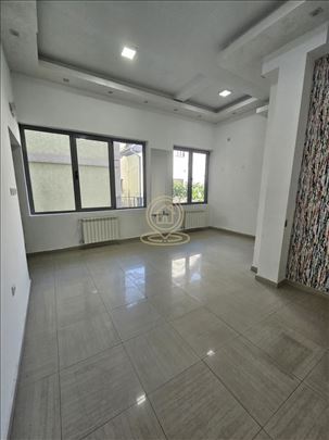 Poslovni prostor 44 m², Centar