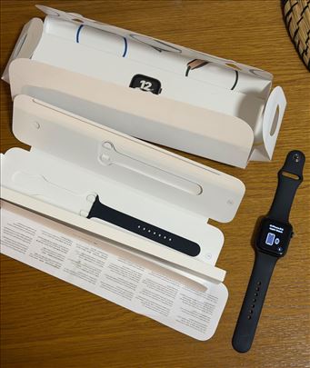 Apple Watch SE 44mm – Odlično stanje