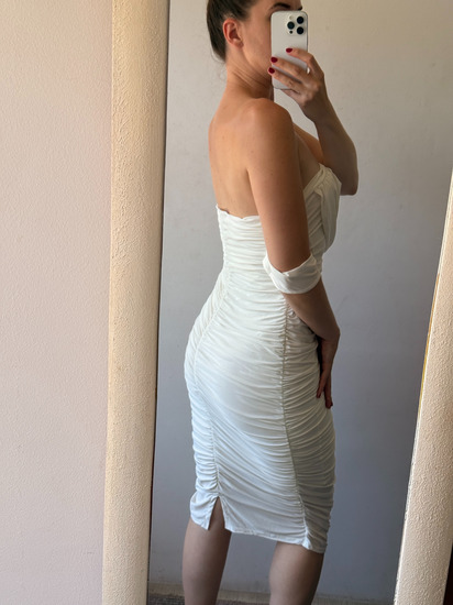 Bela, elegantna haljina sa naborima- M
