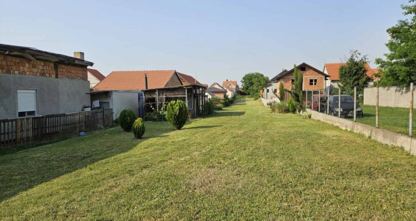 Plac ogradjen za izdavanje
