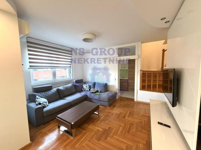 Odličan troiposoban duplex stan na Bulevaru