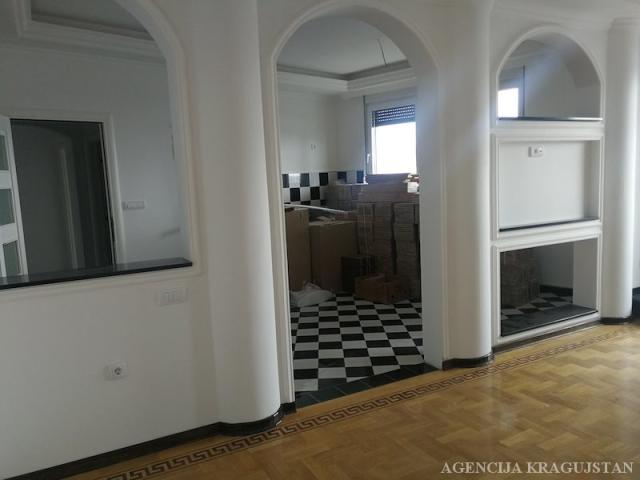 Prodaja, Stan, 142m2 , Kragujevac