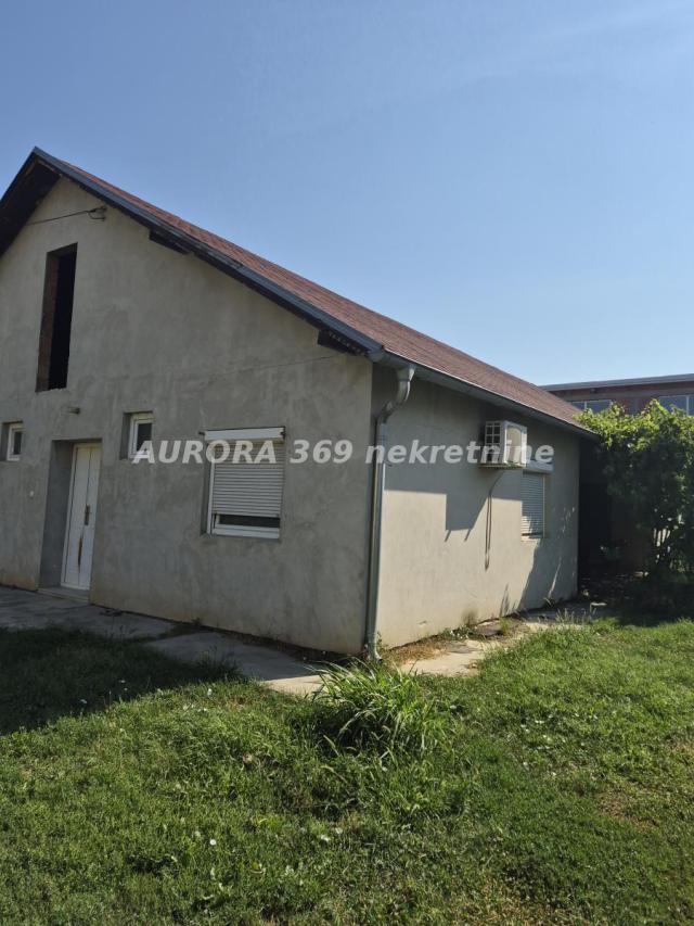 NOVI SAD, KLISA. FENOMENALNA PRILIKA. 2 KUĆE NA PLACU OD 897m2