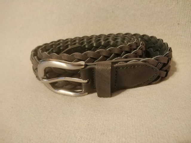 Kais muski sivi 119 cm. sa kopcom,sir.2,5 cm.vestacka