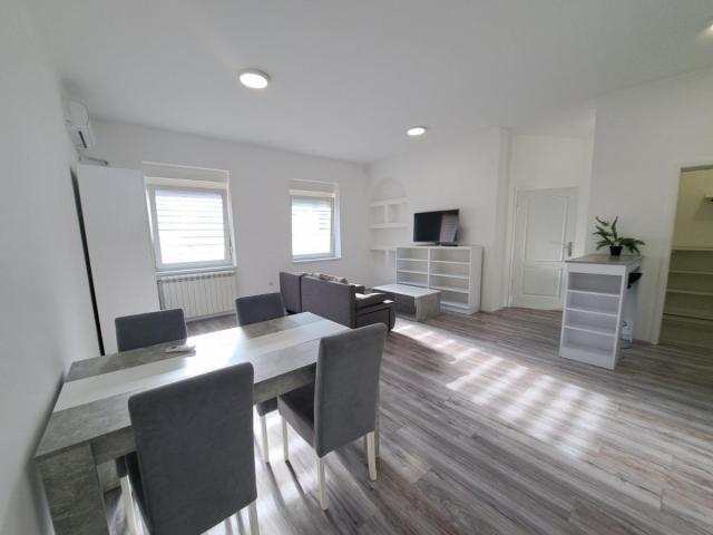 Trosoban stan, 71 m², Bulevar Oslobođenja, Novi Sad