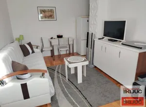 Izdavanje Stan - Novi Sad