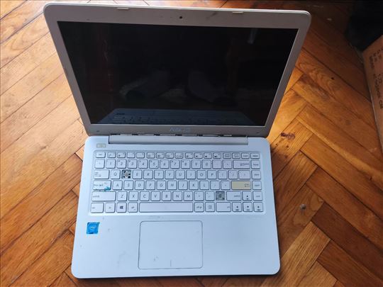 Asus E402S za delove maticna ispravna sa punjacem