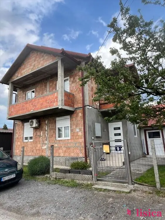 Prodajem kuću u Batajnici u lepom kraju