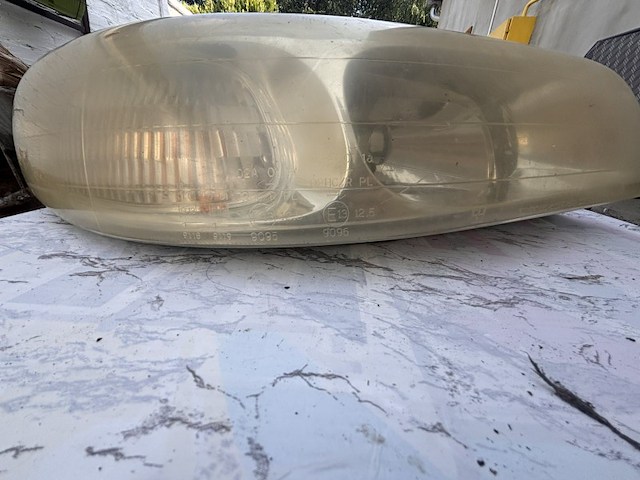 Daewoo Nubira 1 desni far