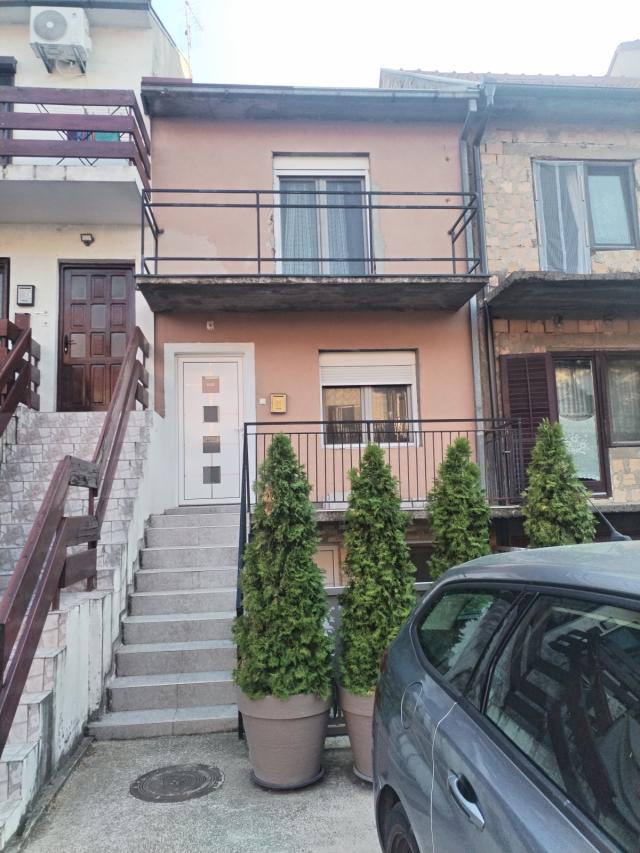 stan u kući, ODLIČAN