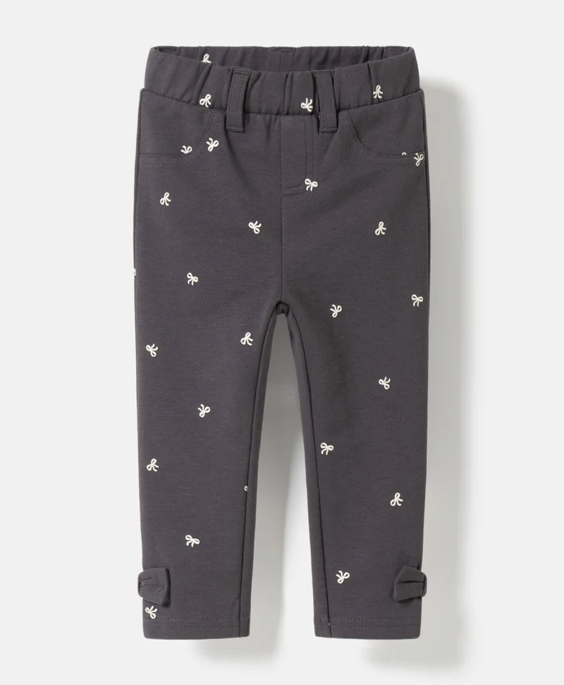 Sportske pantalone za bebe sa dezenom traka