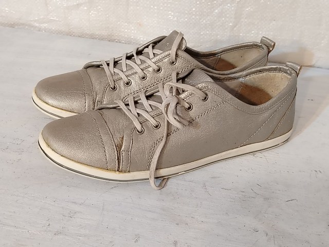 Zenske patike Lasocki broj 39-500 dinara