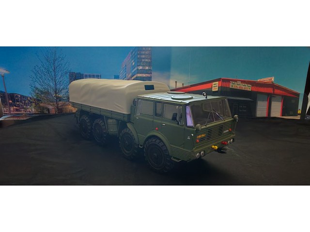 Legendarni kamioni br. 30 Tatra 813 8x8 KOLOS
