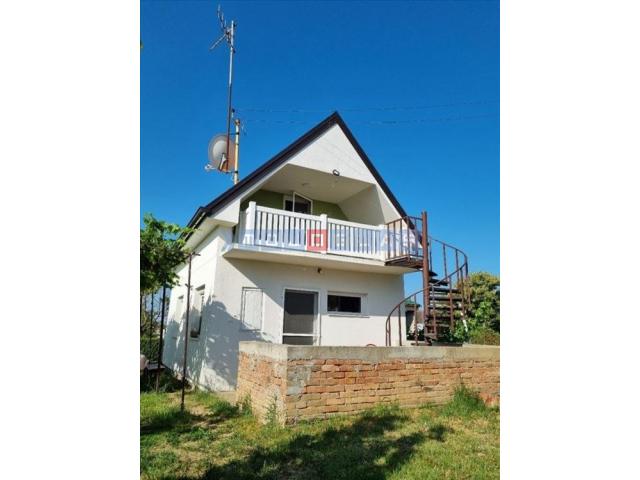 Vikendica Fruska Gora-Vizic 62m2,8.5ari placa