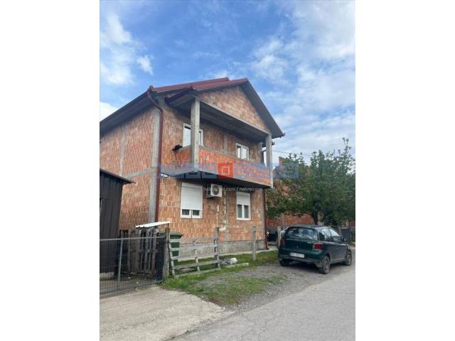 Prodajem kucu u Batajnici u lepom kraju