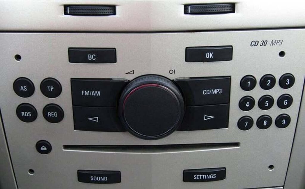 RADIO / CD ZA OPEL ASTRA H | Polovni originalni delovi za Opel Astra