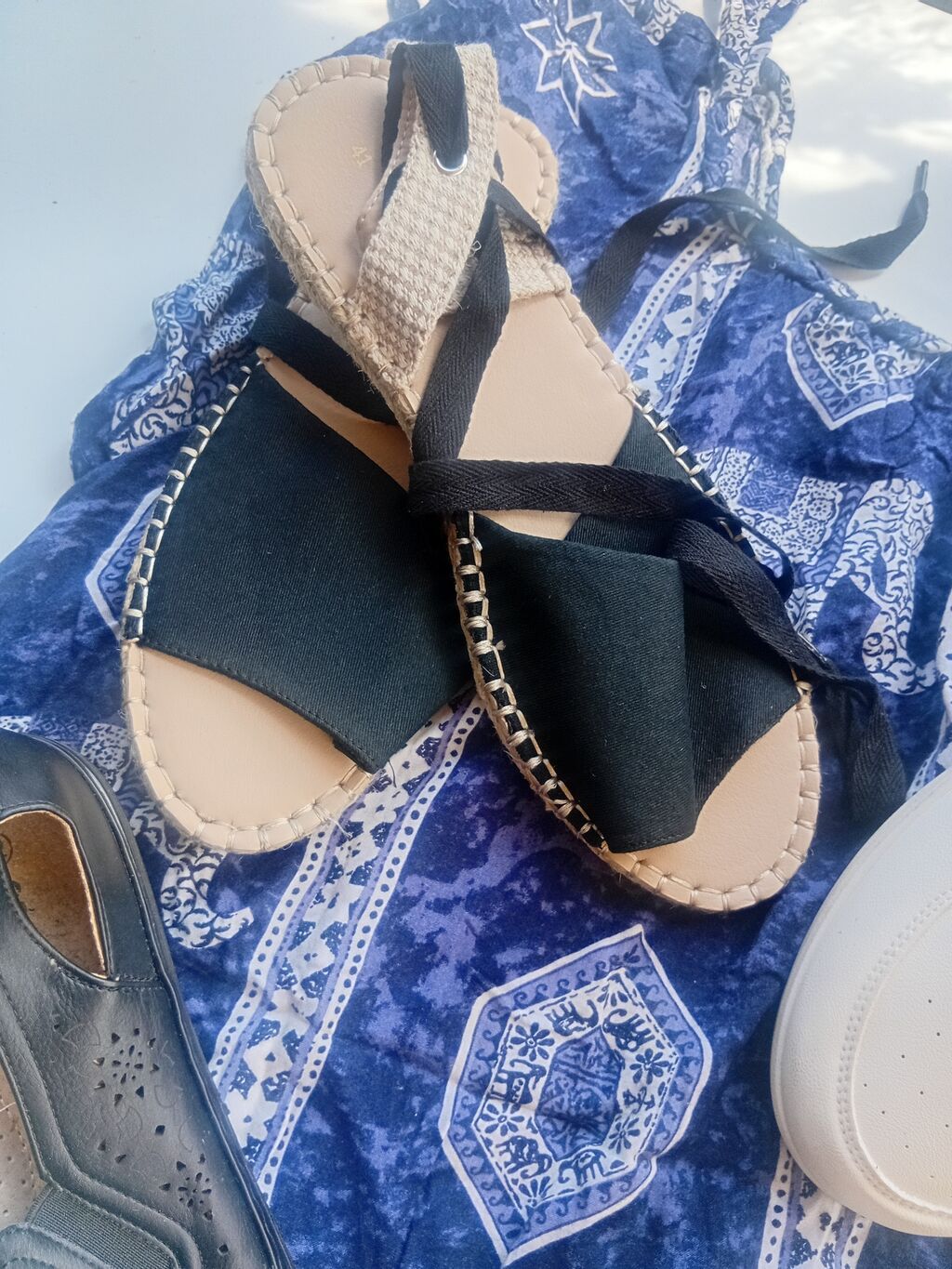 Letnje ženske sandale sa trakama Sinsay - Model: espadrile/sandale