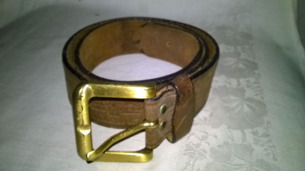 Kaiš zenski Levis,od prirodne kože, duzina 95 cm, širine 3,8 cm