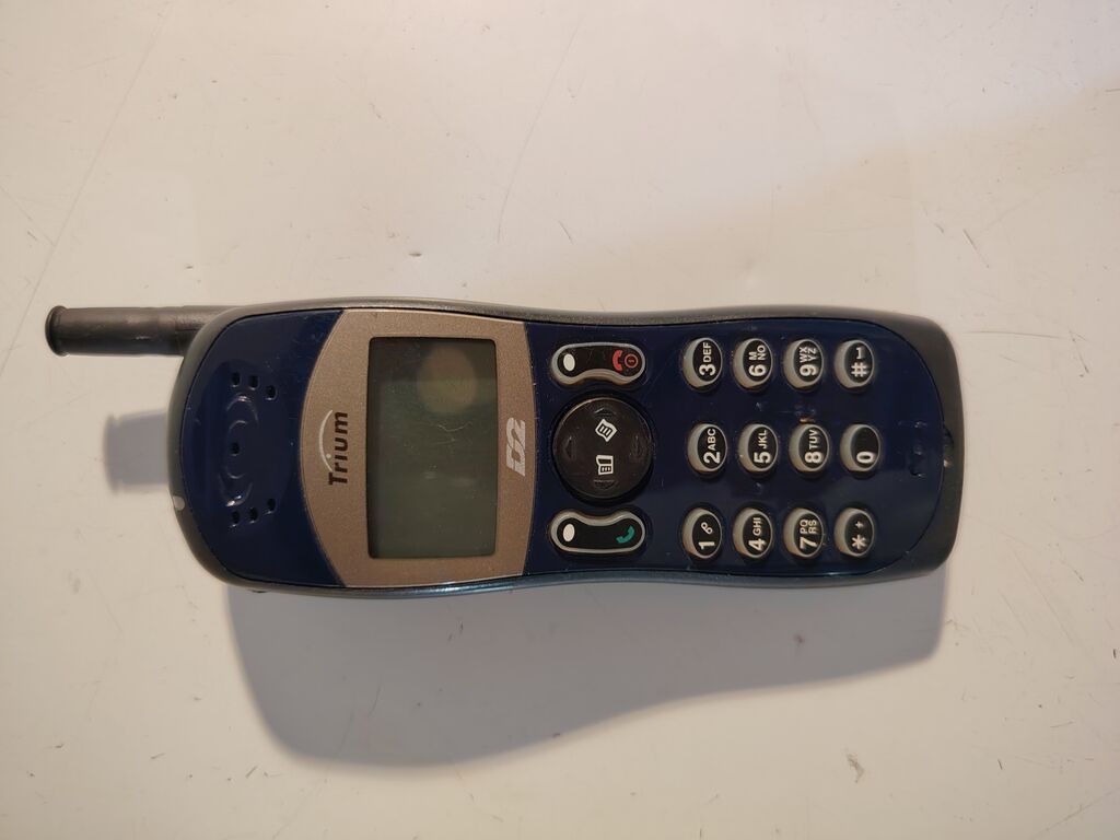 Mitsubishi Trium mobilni telefon (model MT-140 Astral D2 S4), radi na
