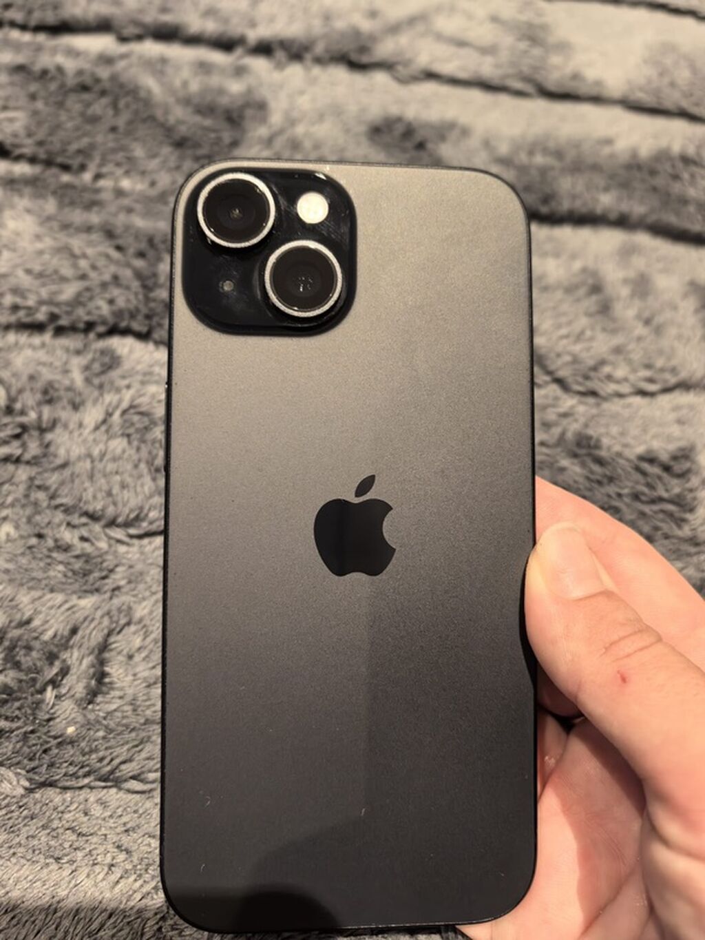 Apple iPhone (serija sa Dynamic Island izrezom) u crnoj/graphite boji