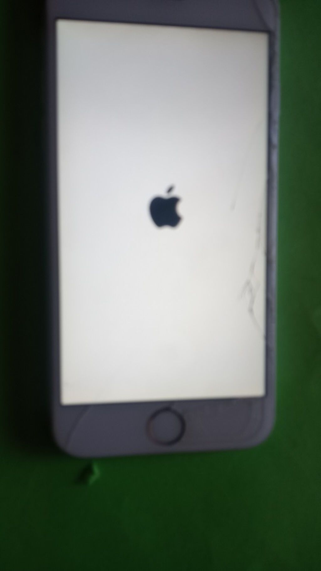 Apple iPhone A1586 (iPhone 6 ) 64 GB osteceno staklo - Model