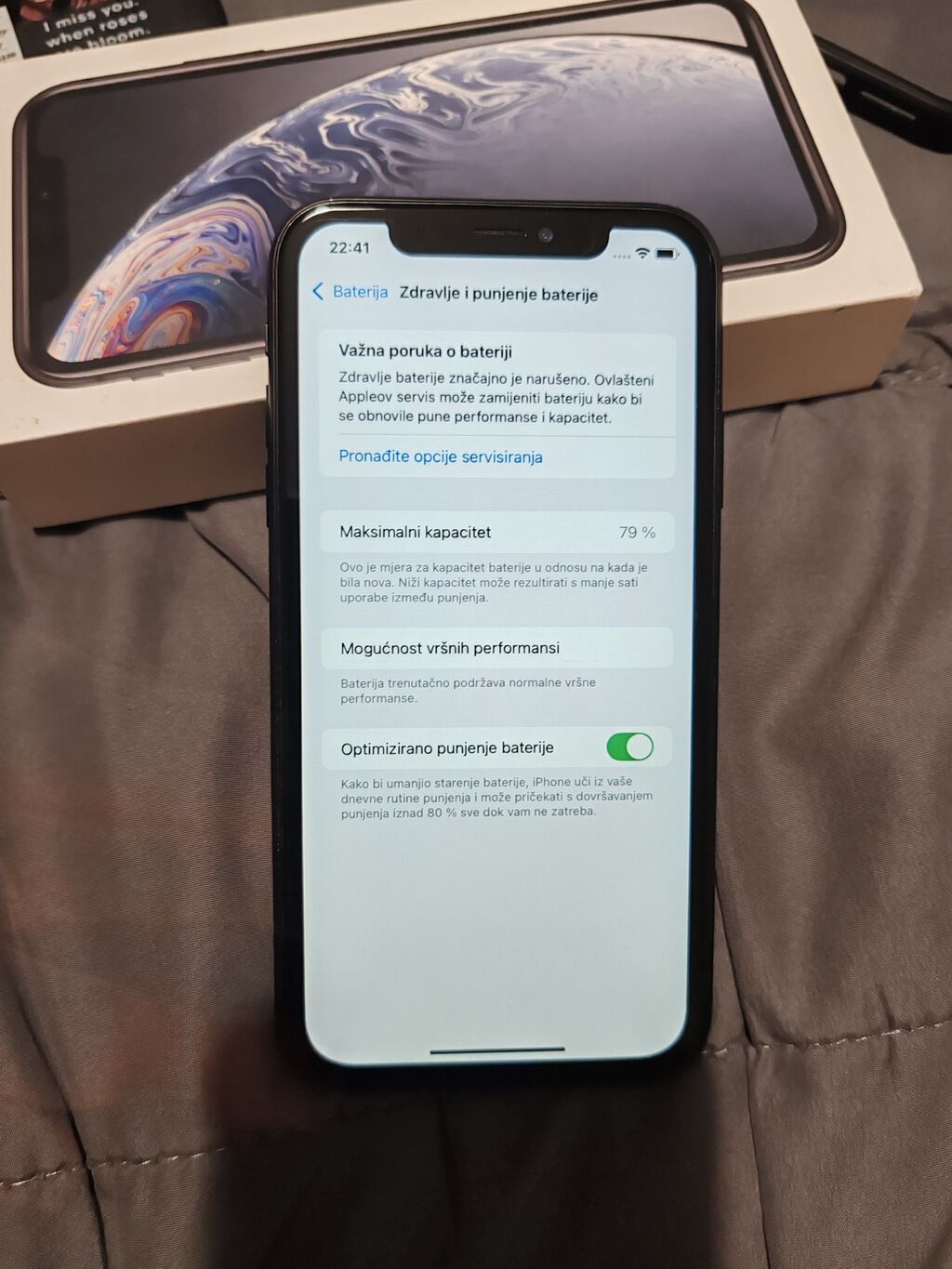 IPhone XR 64 GB – crni - Ekran 6.1" Liquid Retina (LCD) sa Face