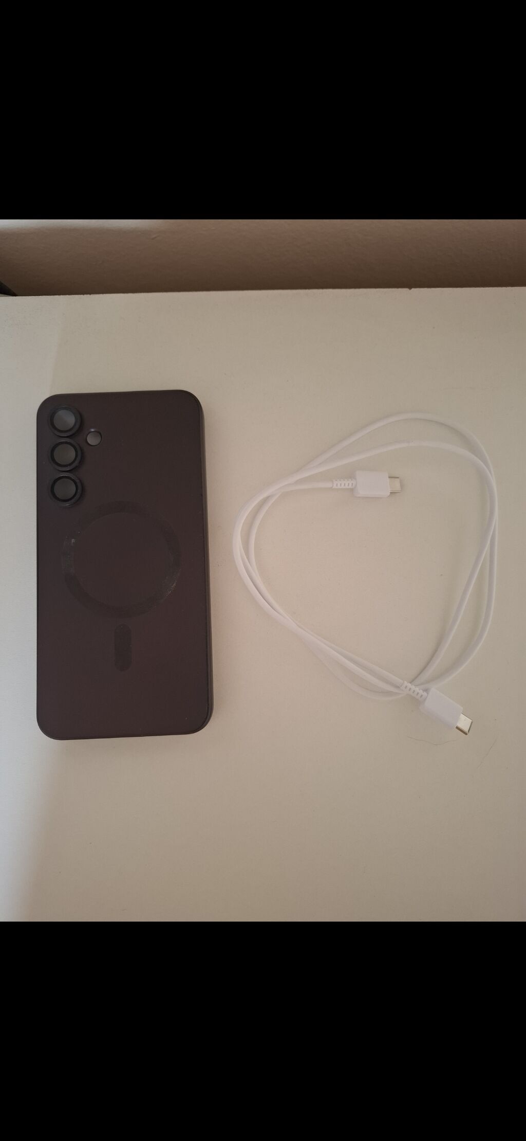 IPhone sa MagSafe podrškom + USB-C kabl - Model: iPhone (serija sa