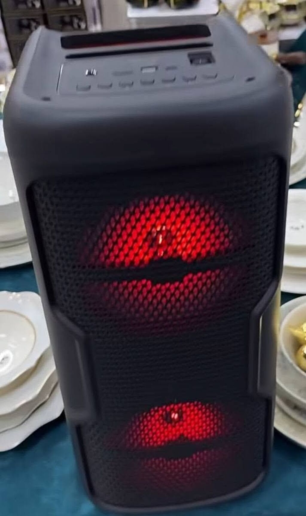 Bluetooth prenosivi zvučnik sa LED osvetljenjem Moderan i atraktivan