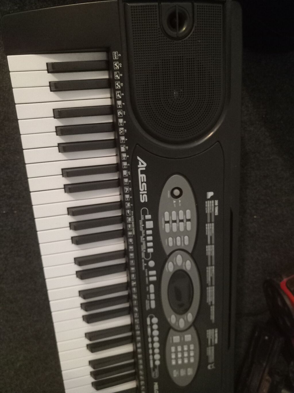 Alesis MIDI klavijatura/aranžer sa ugrađenim zvučnicima - 61 pune